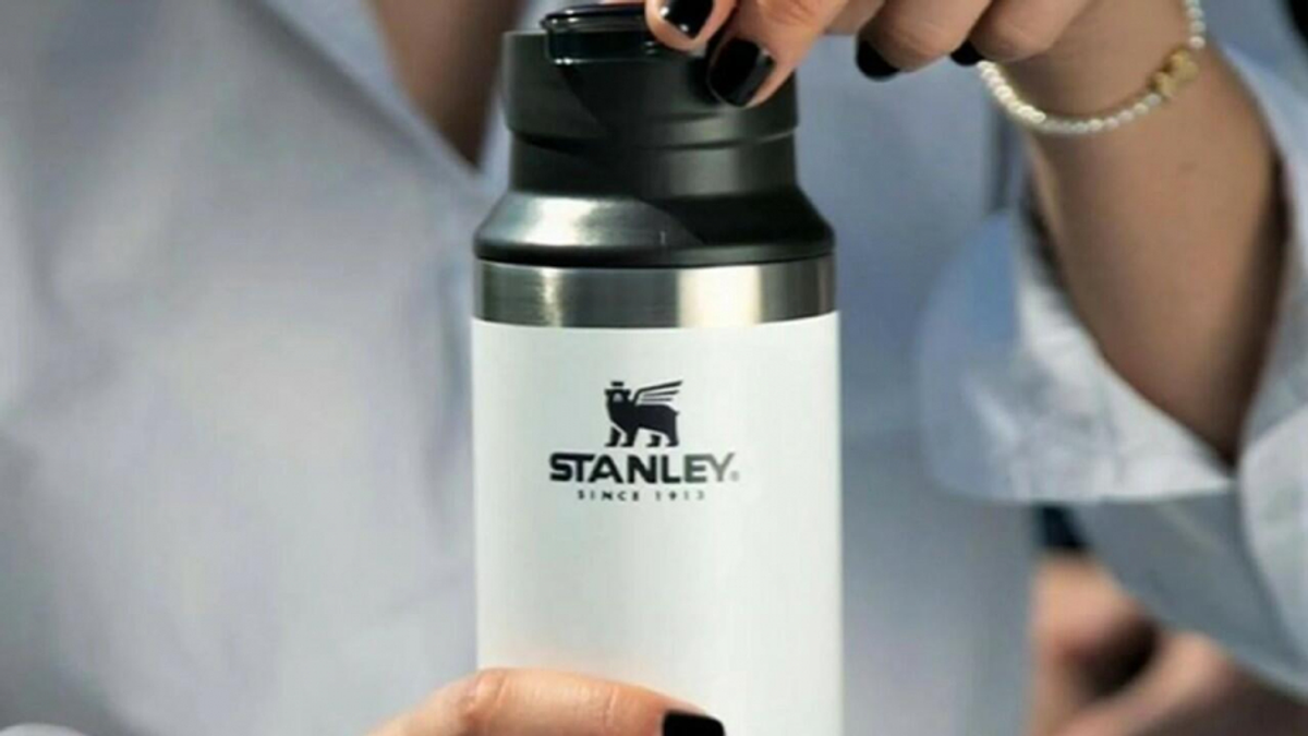Garrafa Stanley Switchback: o preço justifica a qualidade? - Promobit
