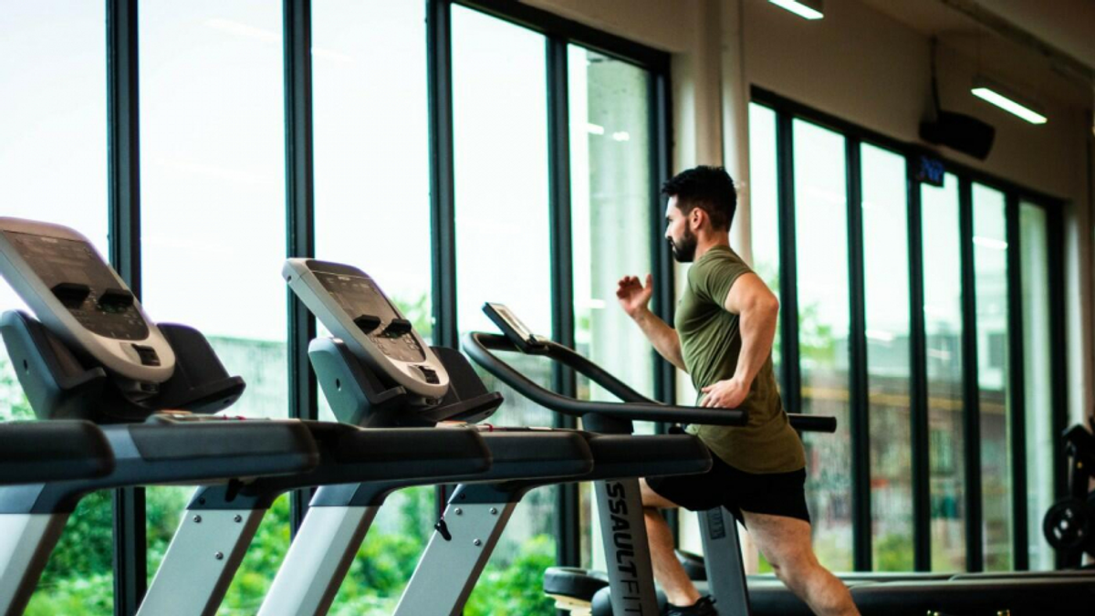 O que é Dry Fit? Peças vão bem no dia a dia e na academia - Promobit