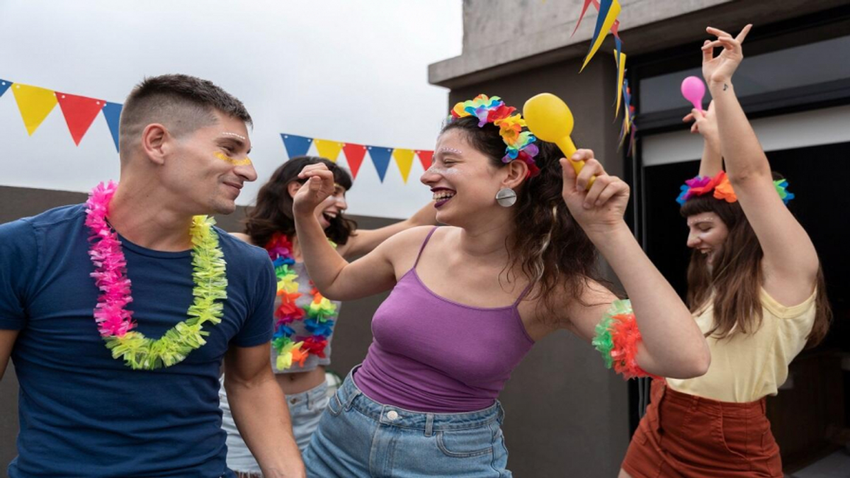 Kit folião: itens para aproveitar o carnaval de rua, na praia ou em ...